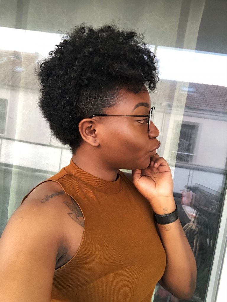 CHEVEUX – Coiffer ses cheveux crépus ultra courts – Le Club des Cotonettes